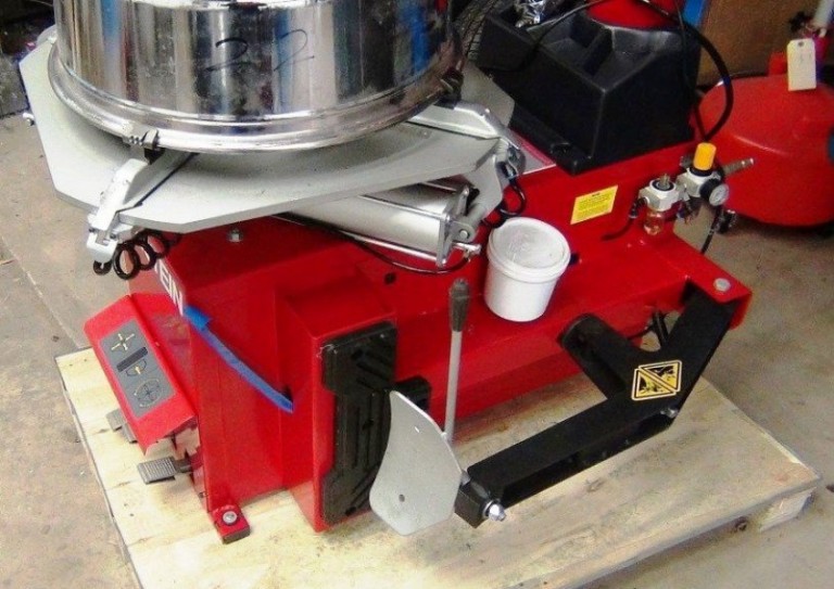 AE Technologies Inc - HOLLSTEIN Heavy Duty Rim Clamp Tire Changer