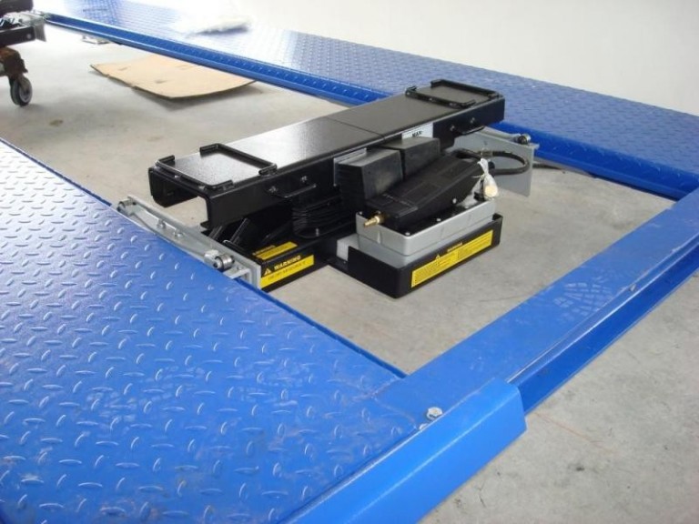 AE Technologies Inc - Ideal Rolling Jack 7000 lb